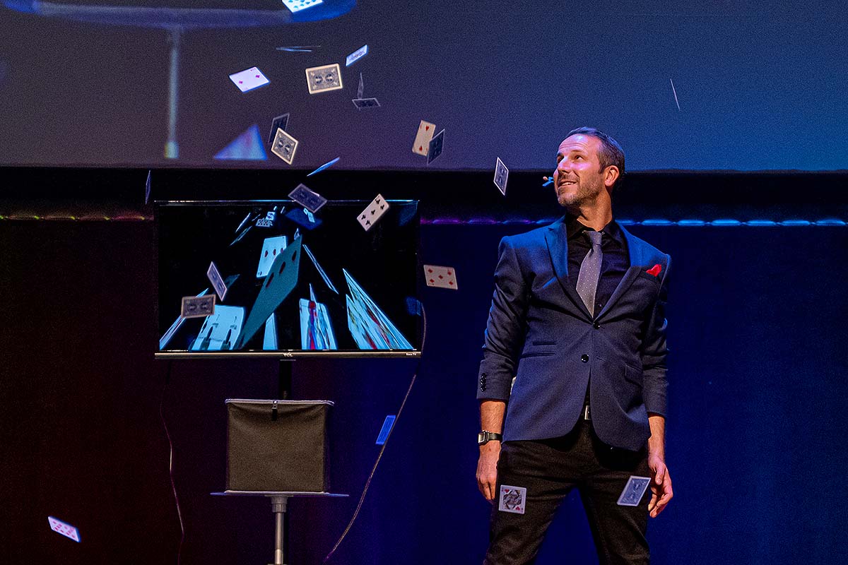 San Antonio Magic Shows and Live Illusions at the Magic Saloon